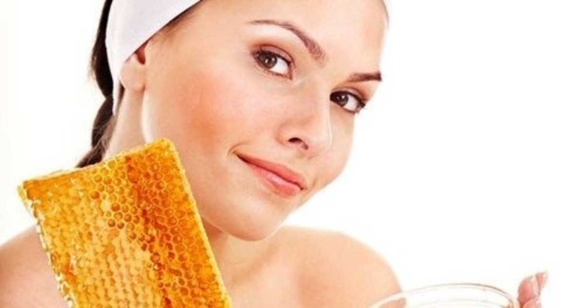 13 Amazing Honey Face Masks To Get Clear And Glowing Skin