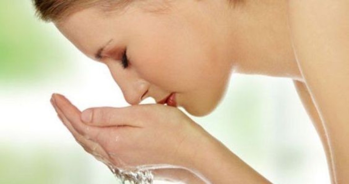 15 Best Face Washes For Acne (Pimples) In India | Fabbon