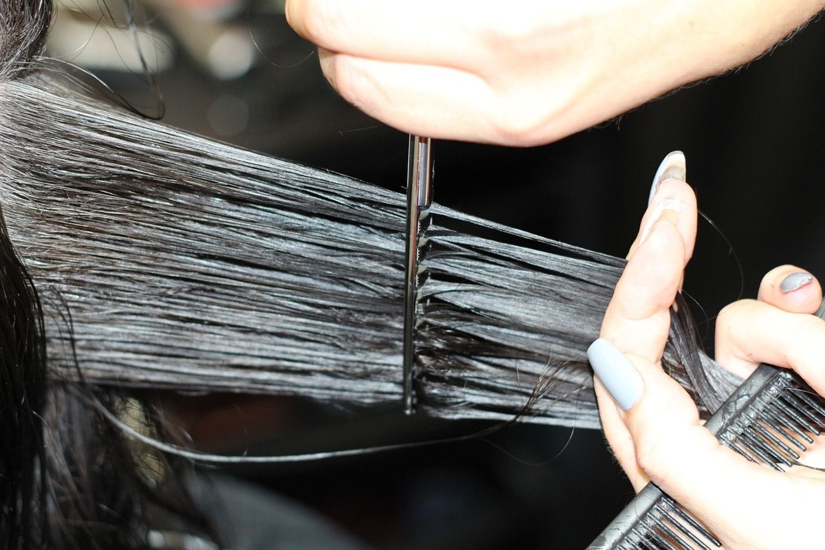 15 Potent Home Remedies To Get Rid Of Split Ends | Fabbon