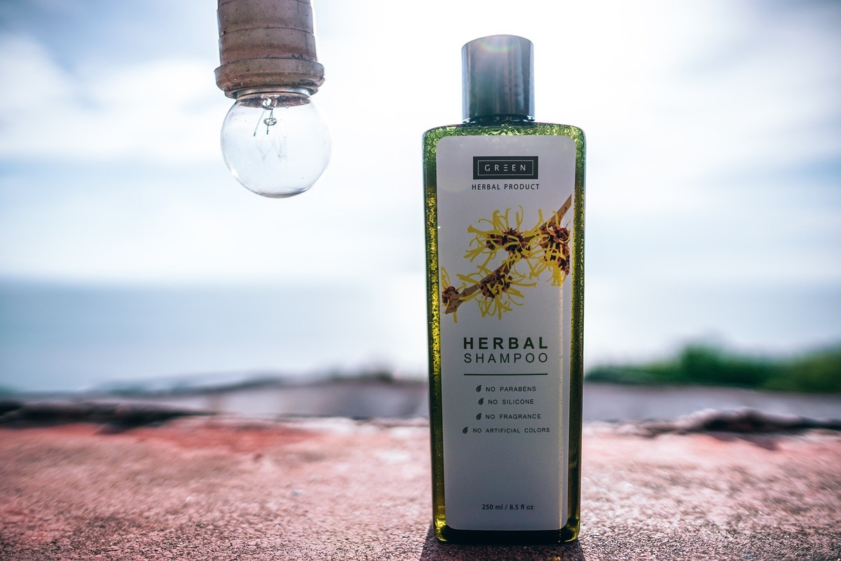 17 Best Anti Dandruff Shampoos Available In India - 2023 | Fabbon