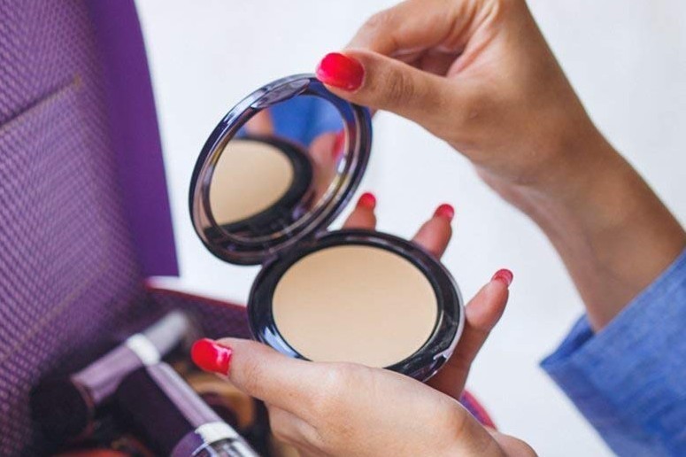 Lakme Absolute Compact Powder Review, Price - 2023 | Fabbon